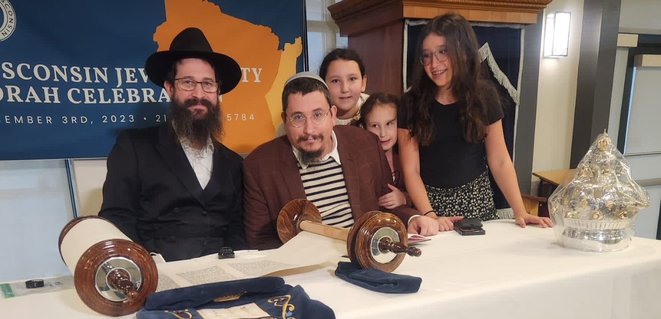 Glendale Torah scroll ceremony | Wisconsin Jewish Chronicle